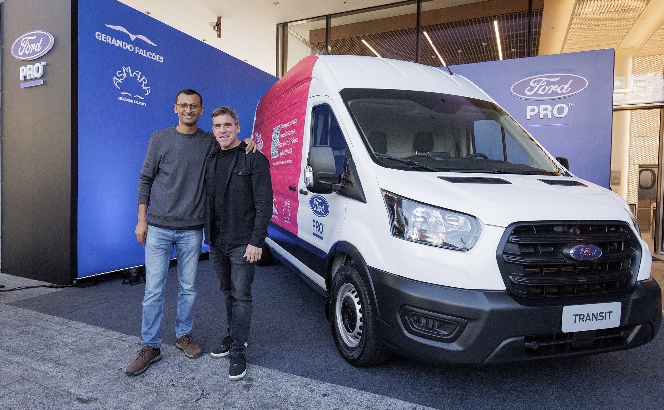Ford cede Transit para a ONG Gerando Falcões e exibe veículos especiais | Brazil | Português ...